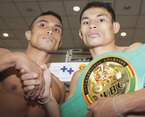 เฝือจนไร้ค่า | คมชัดลึก