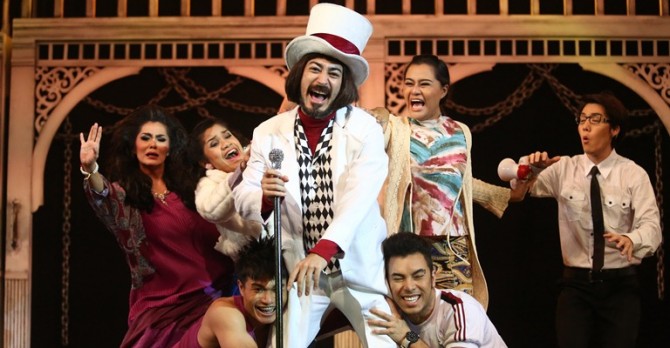 ตามดู'ก้อย-เดฟ-โทนี่'ซ้อมละครเวที3D | คมชัดลึก