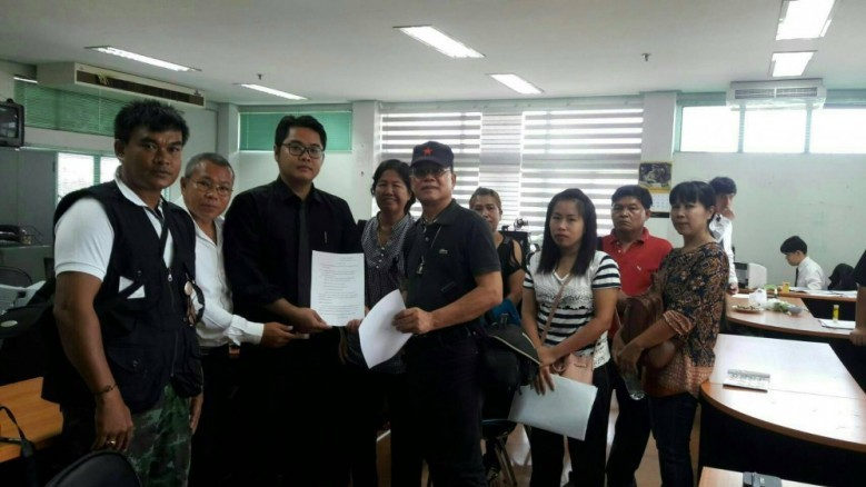 เครือข่ายผู้ปกครองลำปางร้อง'ลุงตู่'ยกเลิกยืมหนังสือเรียน | คมชัดลึก