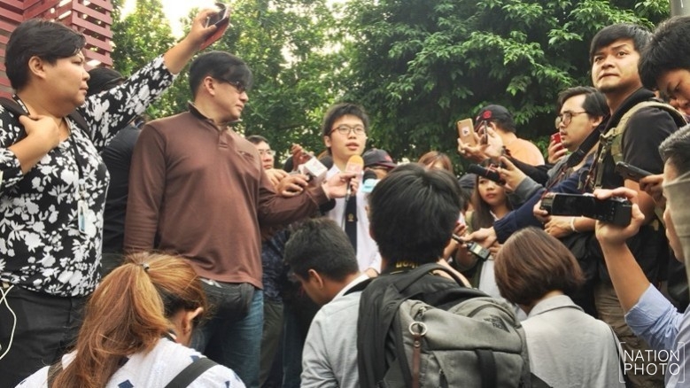 4 แกนนำ MBK39 เข้ารายงานตัวตามเรียกแล้ว !! | คมชัดลึก