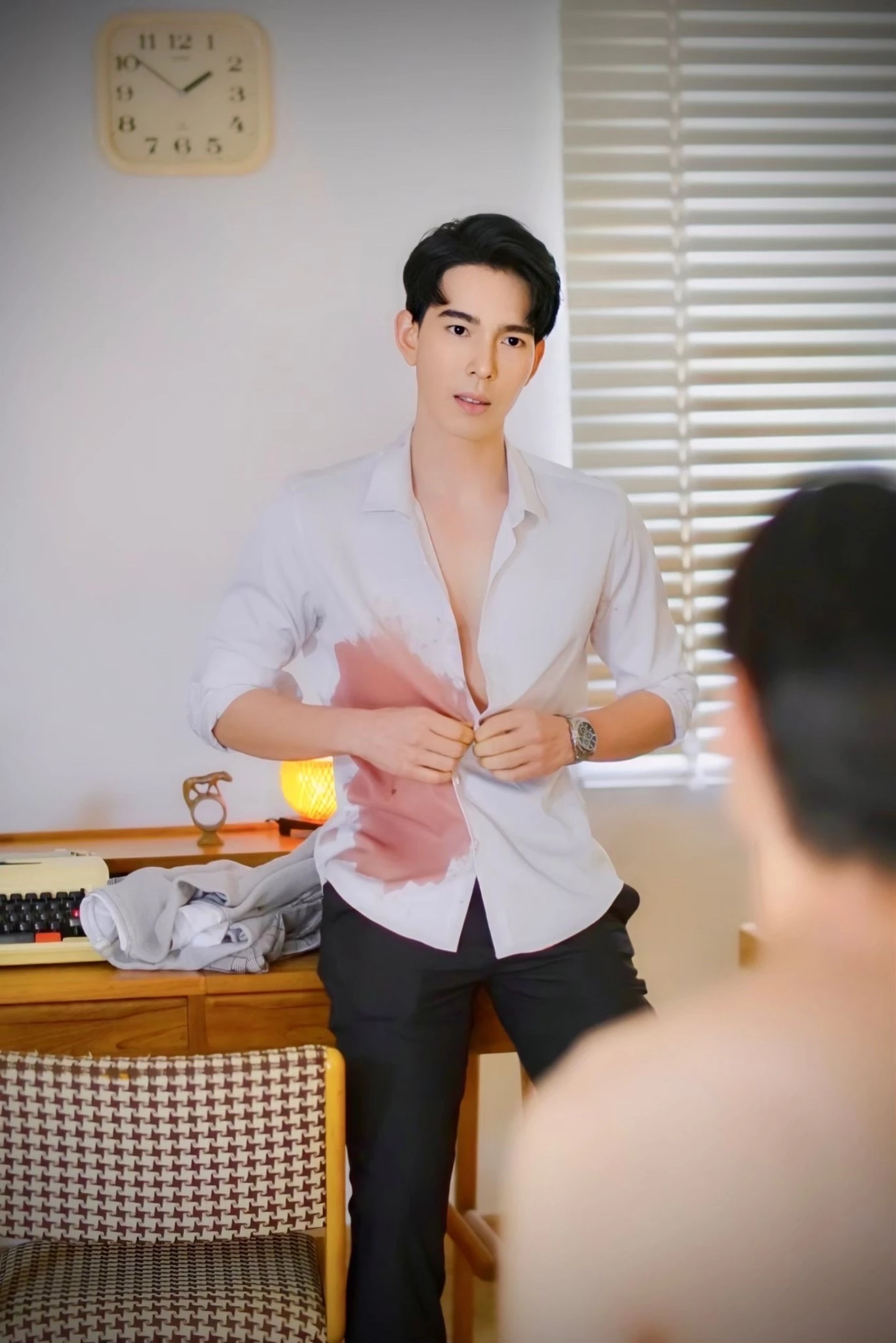 เขินหนัก ! "จี๋ สุทธิรักษ์" นักแสดงน้องใหม่ได้จูบจริงกับ "ออม สุชาร์"