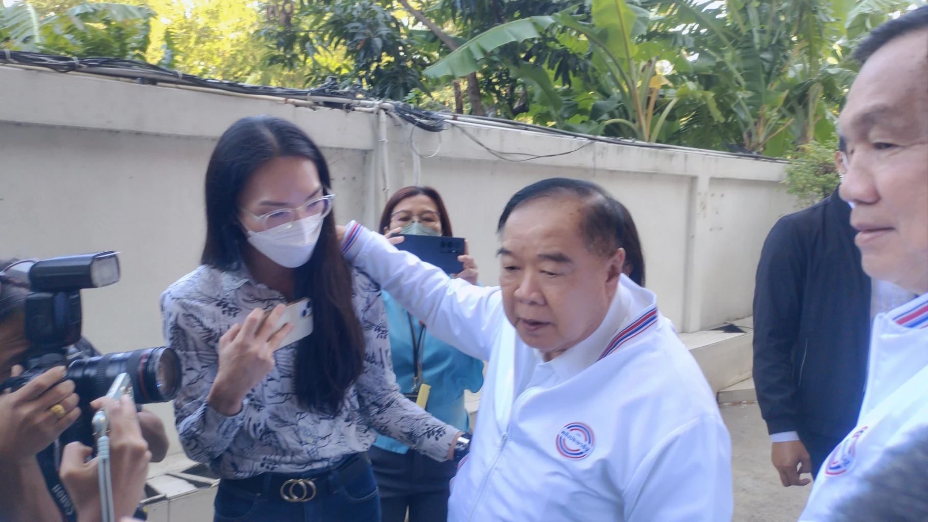 ‘บิ๊กป้อม’อารมณ์ดีเป็นพิเศษ หลัง’ธรรมนัส’กลับเข้าพปชร. | SootinClaimon.Com