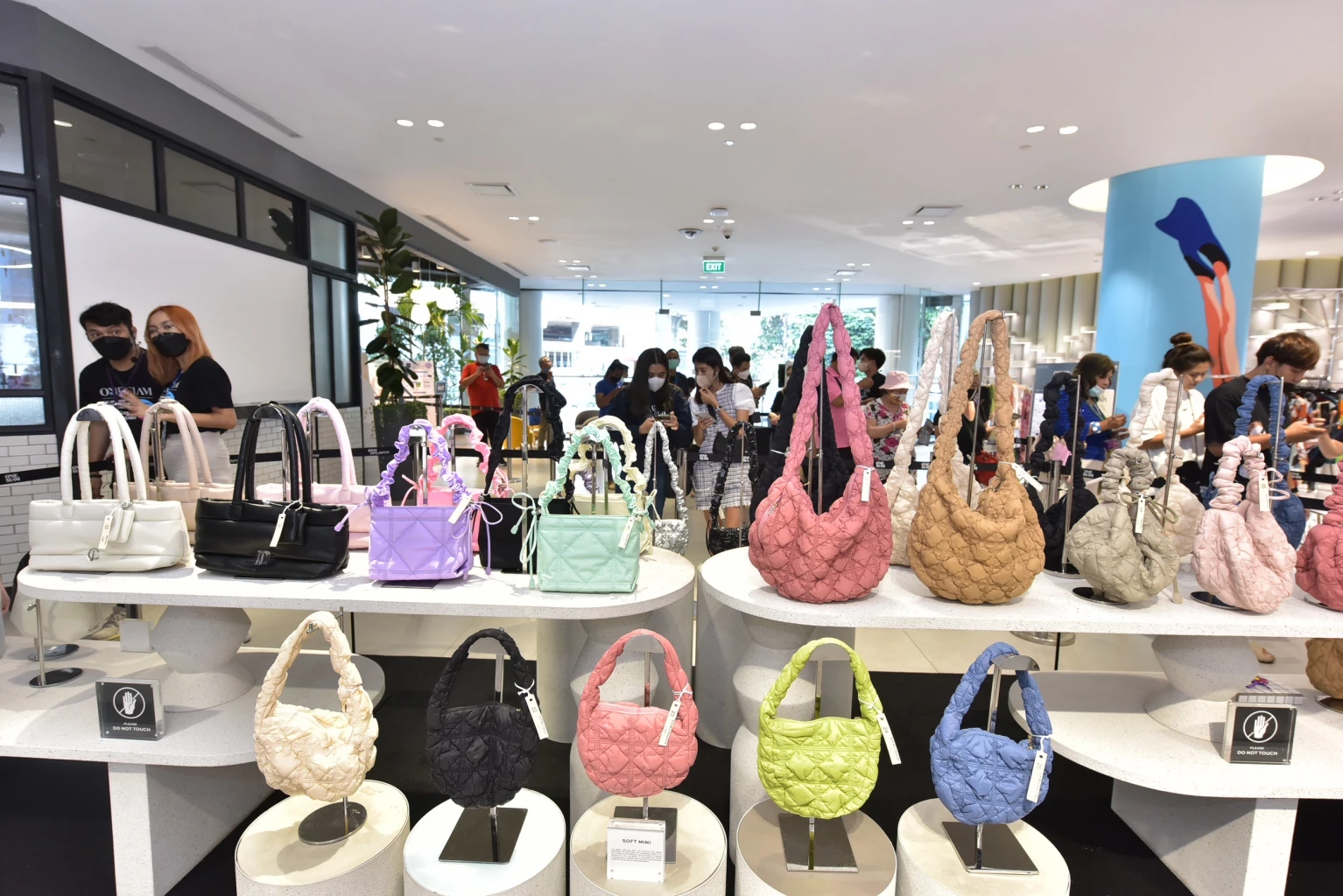 พรีออร์เดอร์ กระเป๋า 'Carlyn' 9 รุ่น สุดฮอต จากเกาหลี นักช้อปต่อคิวจอง ...