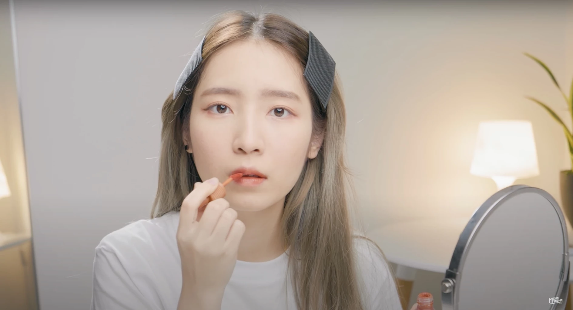 'Mena Noona' ยูทูบเบอร์สุดคูล แชร์เทคนิค 'แต่งหน้า' ลุคลุยงาน ใสๆ สไตล์เกาหลี