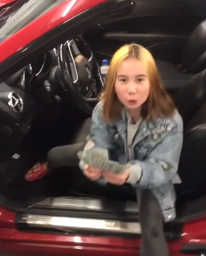 'Lil Tay' เน็ตไอดอลอวดรวย เสียชีวิตกะทันหันในวัย 14 ปี
