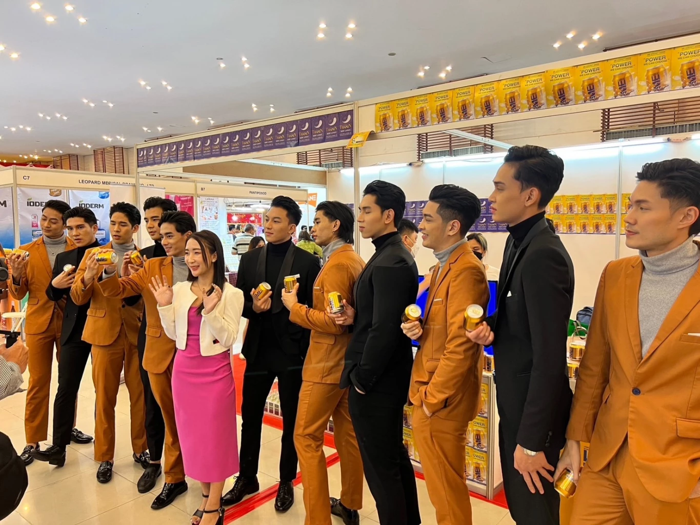 เกเรหนัก พ่อตัดหางปล่อยวัด 'ฟร้อง ฐากูร' ดาวรุ่งพุ่งแรง ชีวิตที่เกือบหายนะ