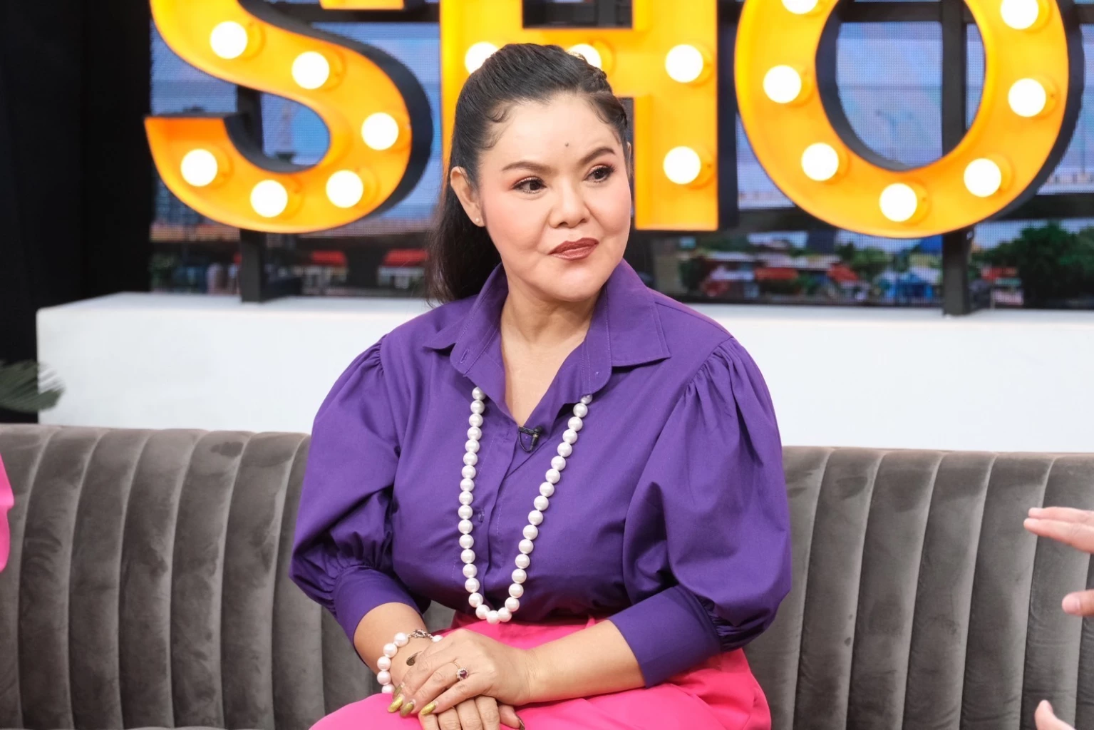 ‘ฮาย อาภาพร’ ควงน้องสาว ‘แหวดศรี’ เคลียร์ดราม่า โดนนักแสดงตลกไล่ลงจากเวที