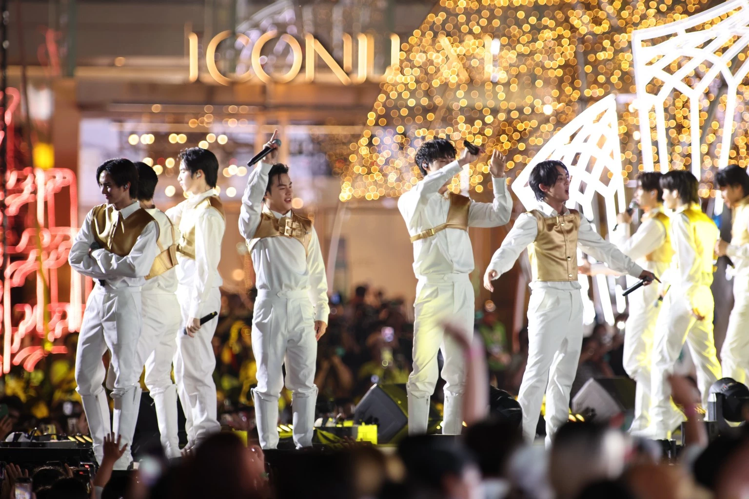 อัลบั้มรูป : ICONSIAM Countdown ปี 2025 | คมชัดลึก