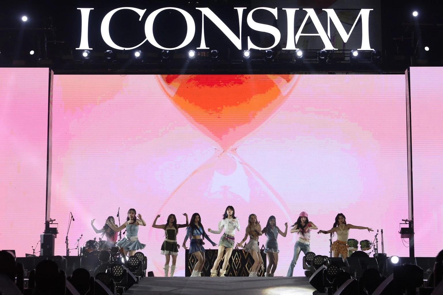 อัลบั้มรูป : ICONSIAM Countdown ปี 2025 | คมชัดลึก